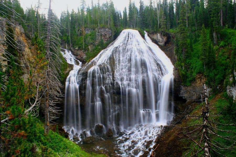 12 Best Hikes in Yellowstone National Park