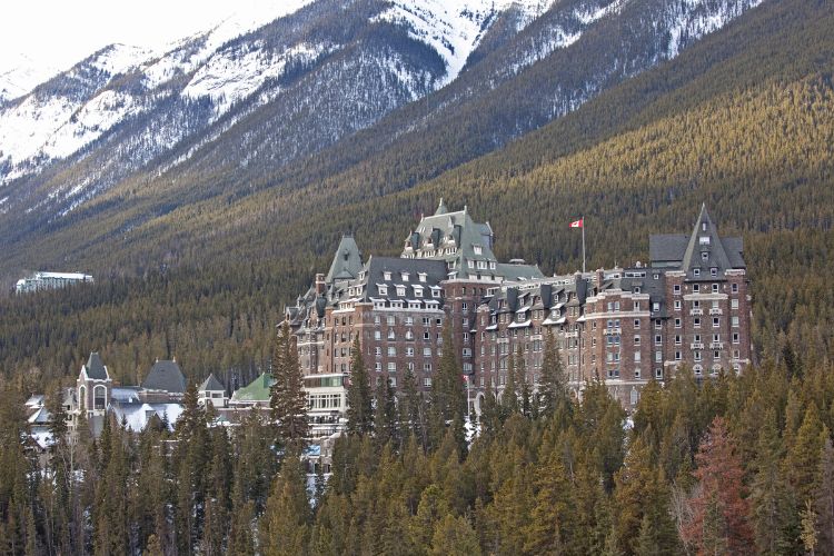 Guide to 7 Easy Banff Hikes for Unparalleled Beauty